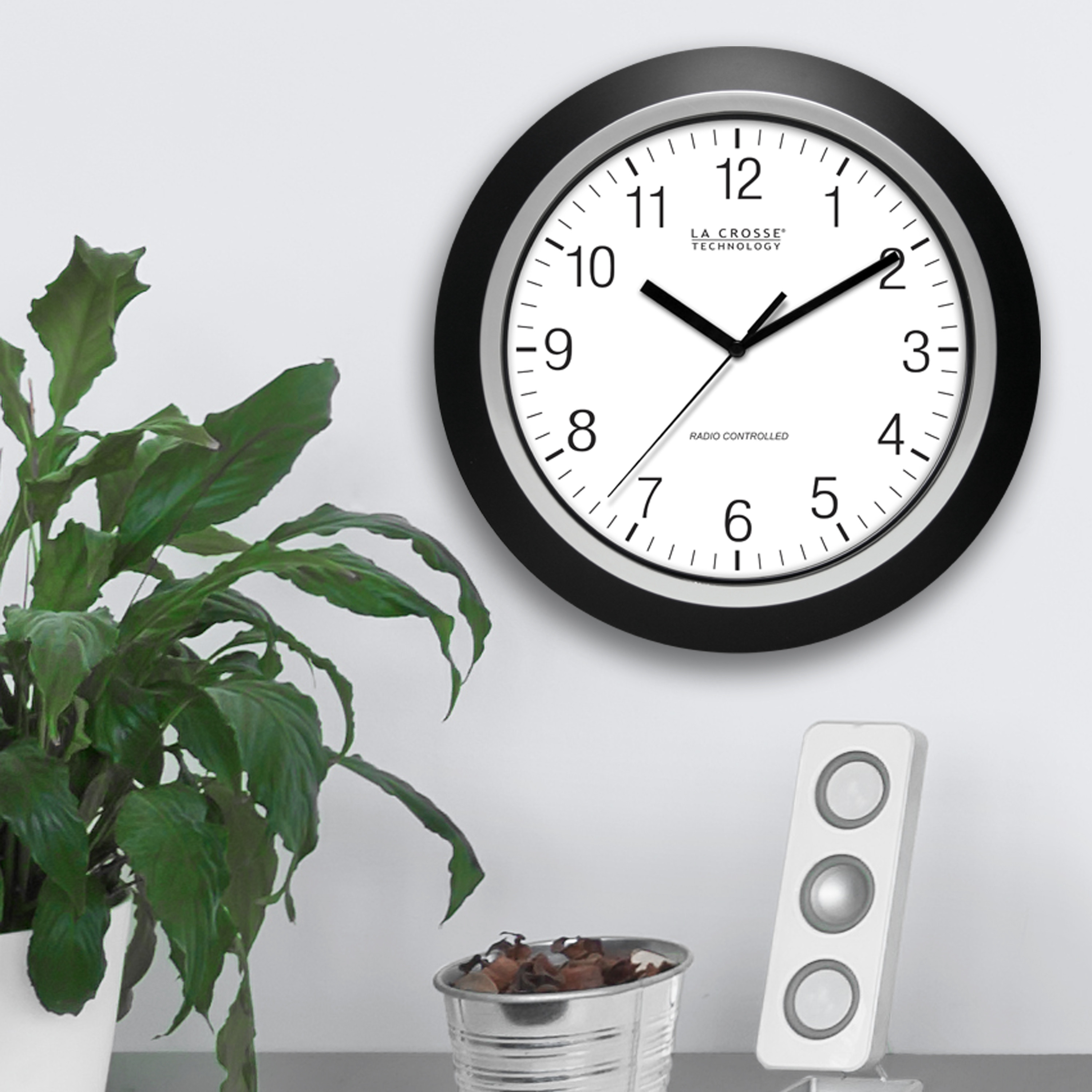 13.5" La Crosse Technology Atomic Analog Wall Clock - Atomic Clocks Online